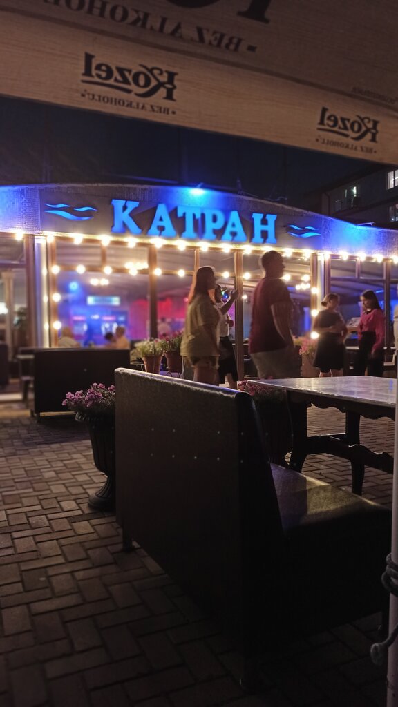 Kafe Kafe Katran V Novomikhaylovskom, Krasnodarski krayı, foto