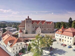 Hotel Sumava (Namesti Republiky 11,346 01 Horsovský Týn,), otel  Horsovsky Tyn'den