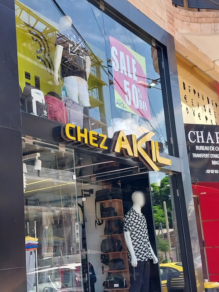 Dış giyim mağazası Chez Akil, Abican, foto