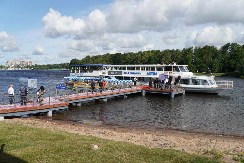 i̇skele Krestovsky Island pier, Saint‑Petersburg, foto