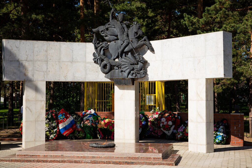 Anıt, heykel Воинам Великой Отечественной войны 1941-1945 гг., Tümen (Tiumenskaya) oblastı, foto