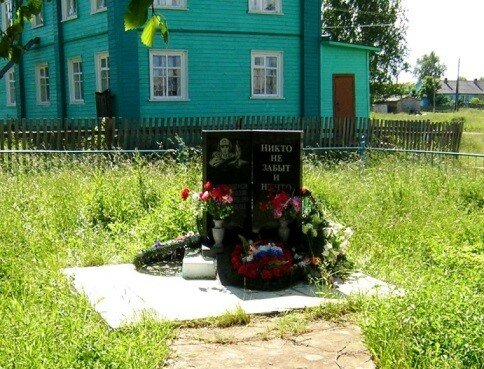 Anıt, heykel Воинам-землякам, погибшим на фронтах Великой Отечественной войны, Vologodskaya oblastı, foto