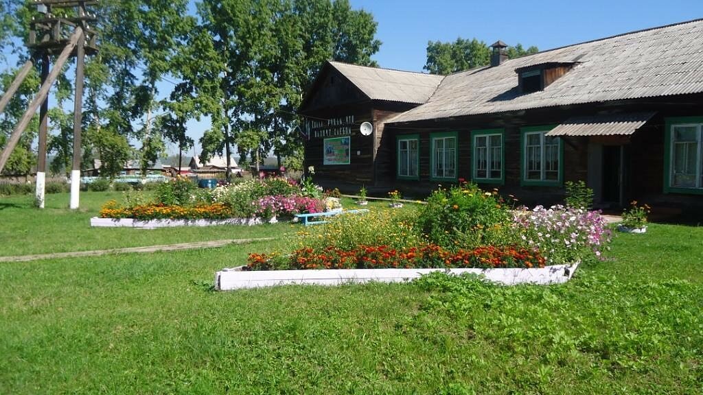 Ortaokul Apanoklyuchinskaya Srednyaya Obshcheobrazovatelnaya shkola, Krasnoyarski krayı, foto