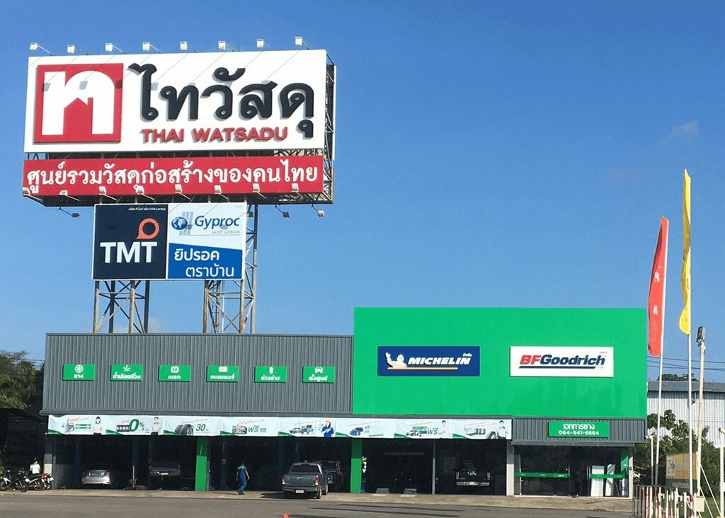 Jant ve lastikçiler Tyreplus Eak Karn Yang Thaiwatsadu, Phuket Eyaleti, foto
