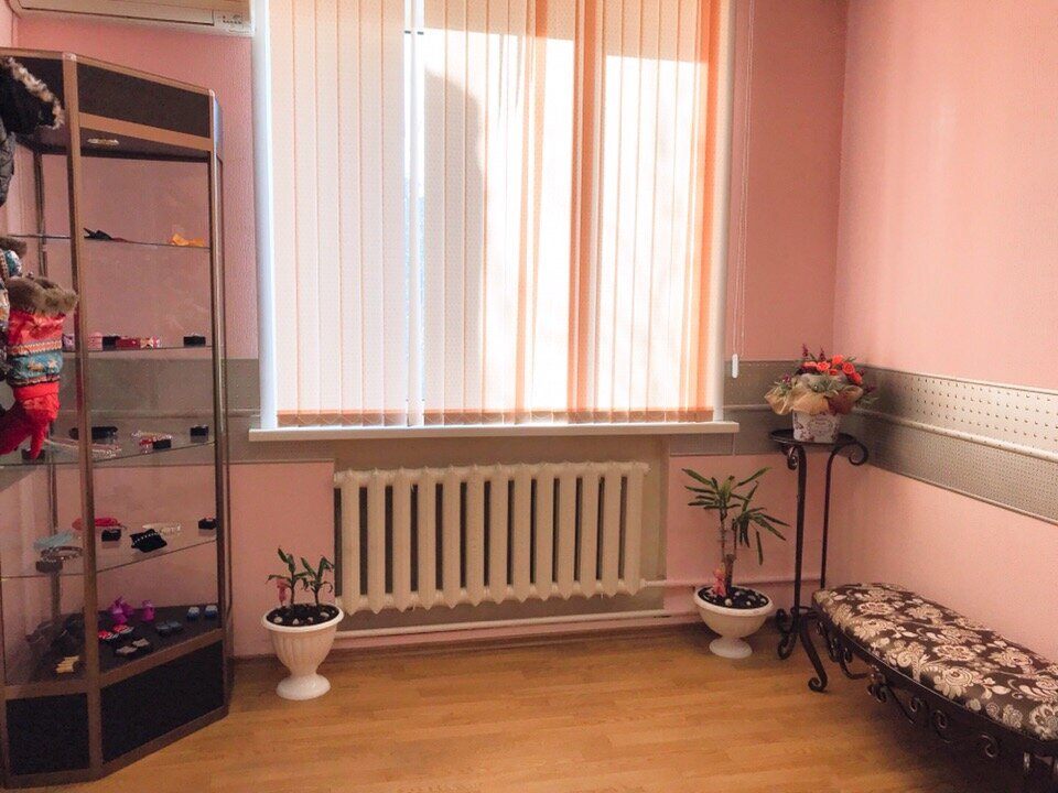 Peruk, kaynak, çıtçıtlı kaynak saç üreticileri Studiya volos Rapuntsel, Briansk, foto