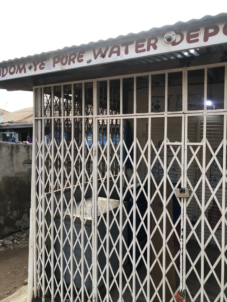 Su satışı Adom ye, Dünya, foto