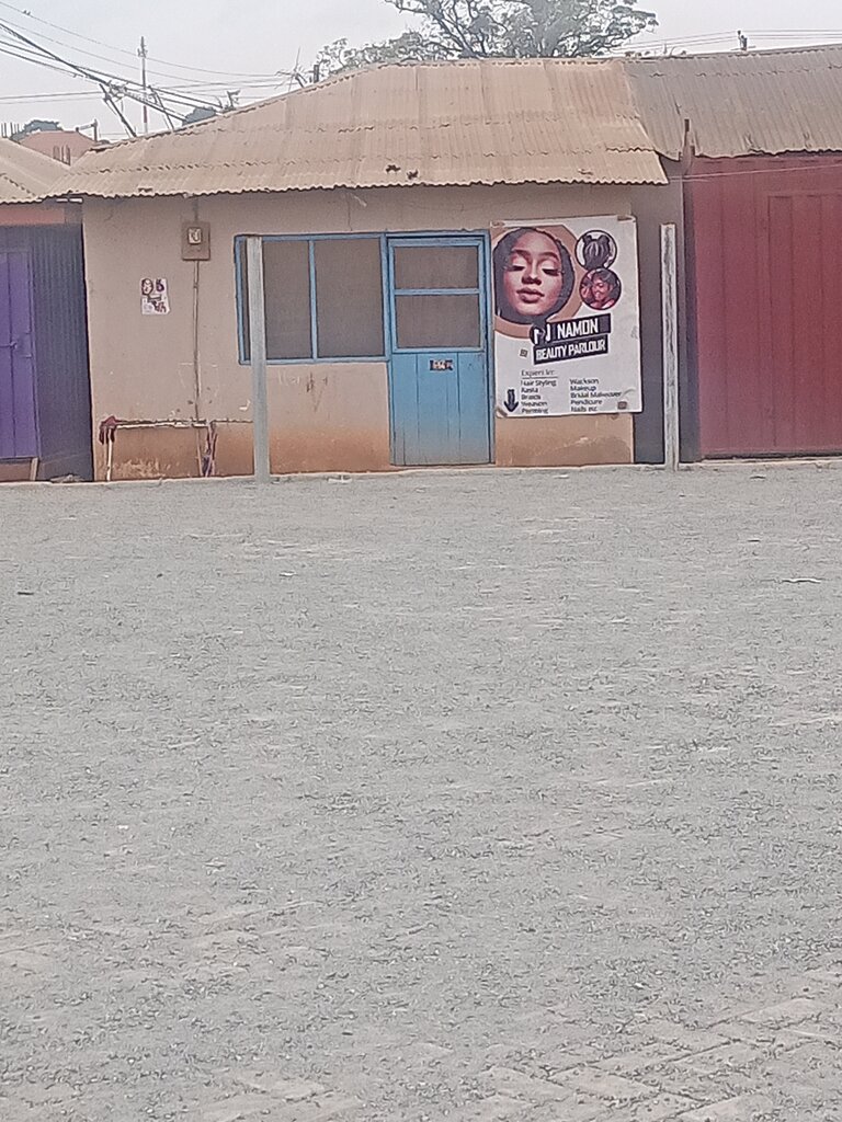 Kuaförler Namon beauty parlour, Dünya, foto