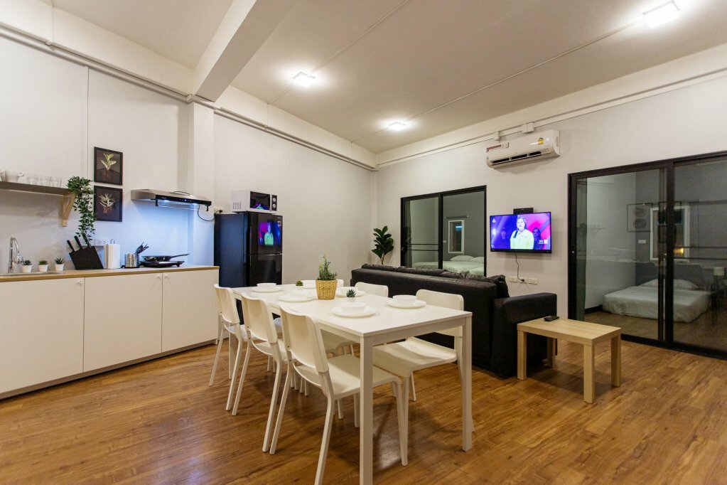 Kısa süreli konaklama U4 Large 2 bed rooms full kitchen 200m to Bts, Bangkok, foto