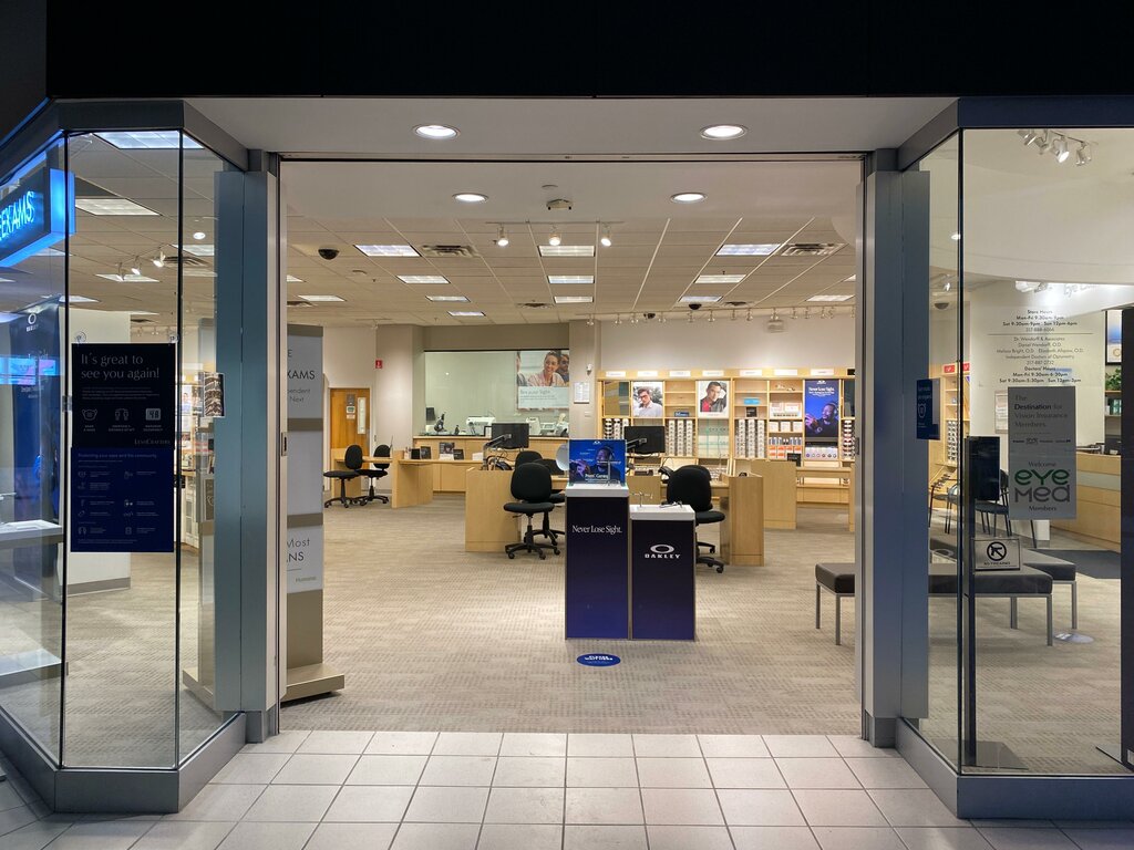 Giyim mağazası LensCrafters, İndiana Eyaleti, foto