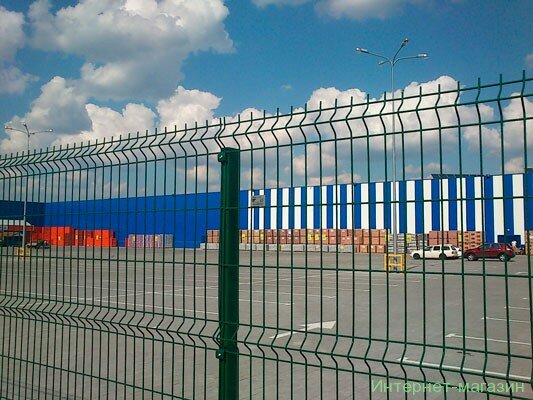Çitler, parmaklıklar Zavod im. Frunze, Samara, foto