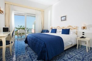 Hotel La Vega (Campania, Province of Naples, Capri, Via Occhio Marino, 2), otel  Capri'den