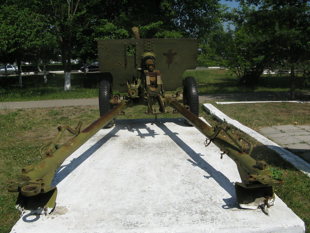 Teknoloji anıtı Пушка ЗИС-3, Pervomaysk, foto