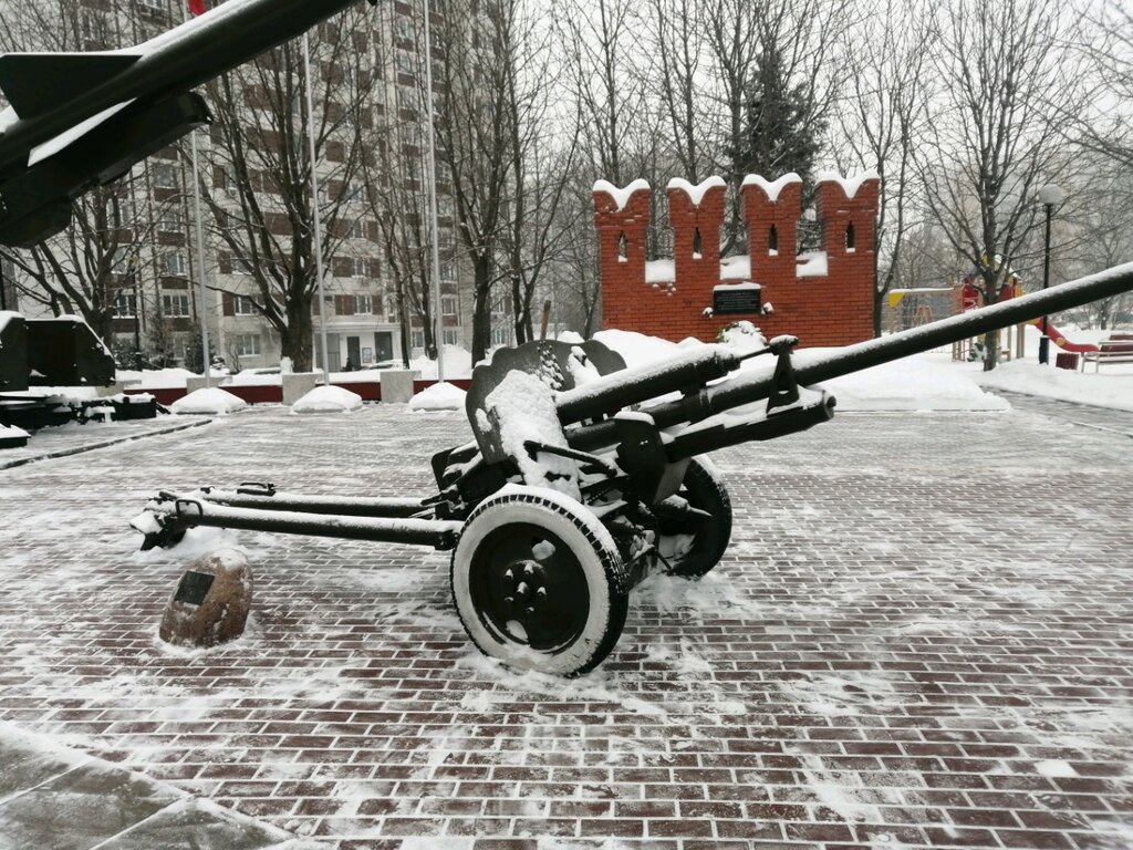 Teknoloji anıtı 57-мм противотанковая пушка ЗиС-2 образца 1941 года, Moskova, foto