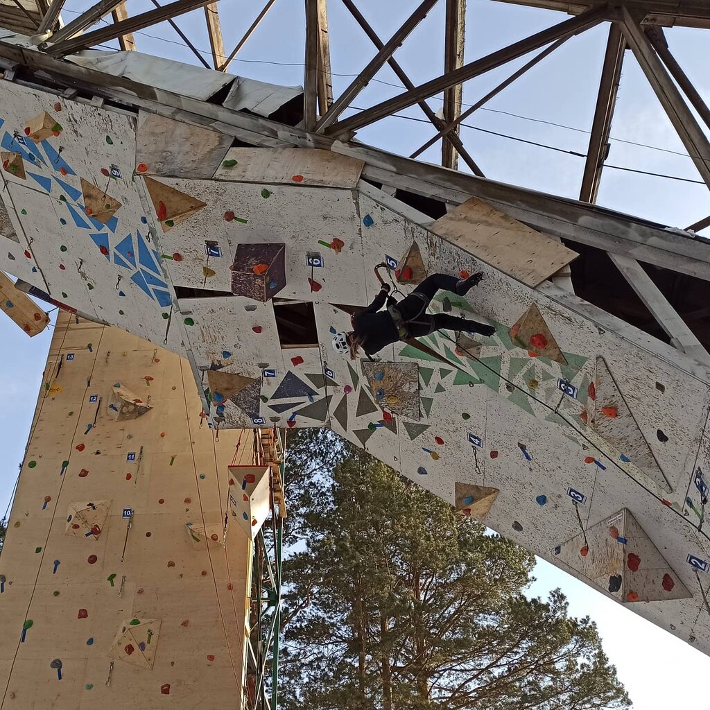 Tırmanma duvarı Drytooling climbing gym, Tomsk, foto