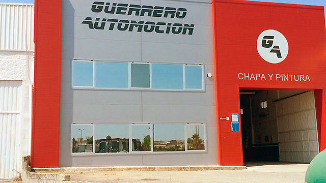 Oto kaporta Taller Guerrero Automoción, Endülüs, foto