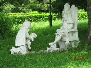 Кот в сапогах (Penza Region, Kuznetsk, Steklovskaya Street), park, sokak heykeli  Kuznetsk'ten