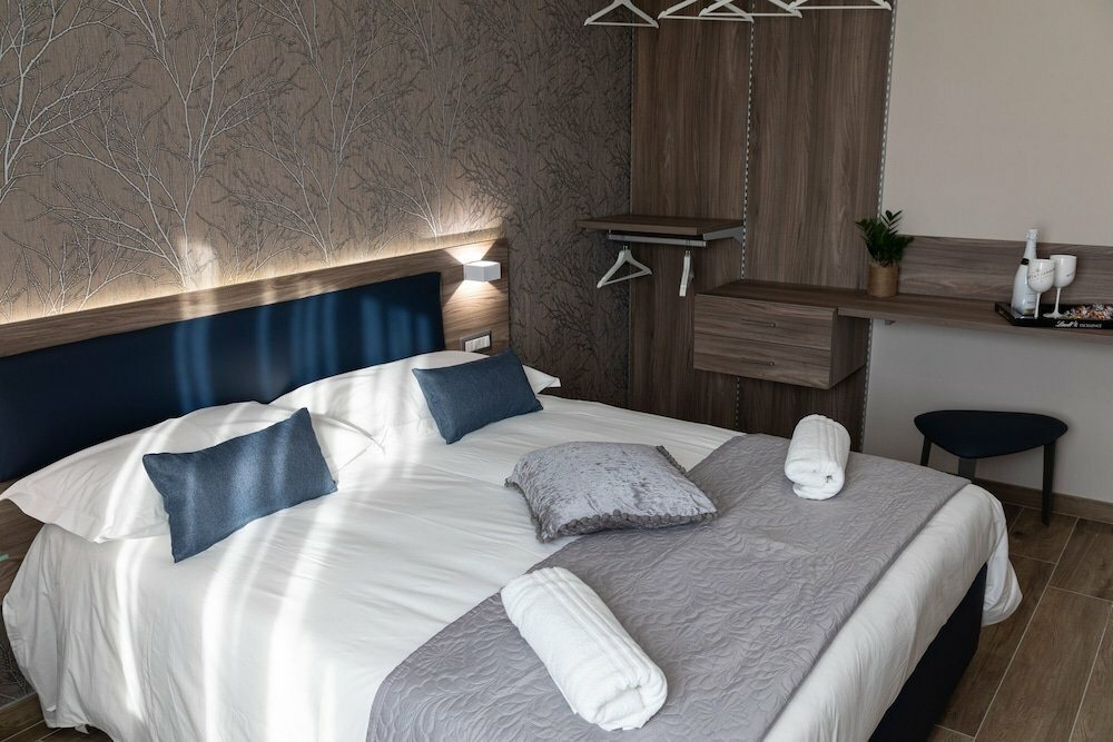 Otel Famalu Apartments, Napoli, foto