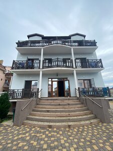 Флагман (Прибрежная улица No:2, посёлок городского типа Новофёдоровка), otel  Kırım Cumhuriyeti'nden
