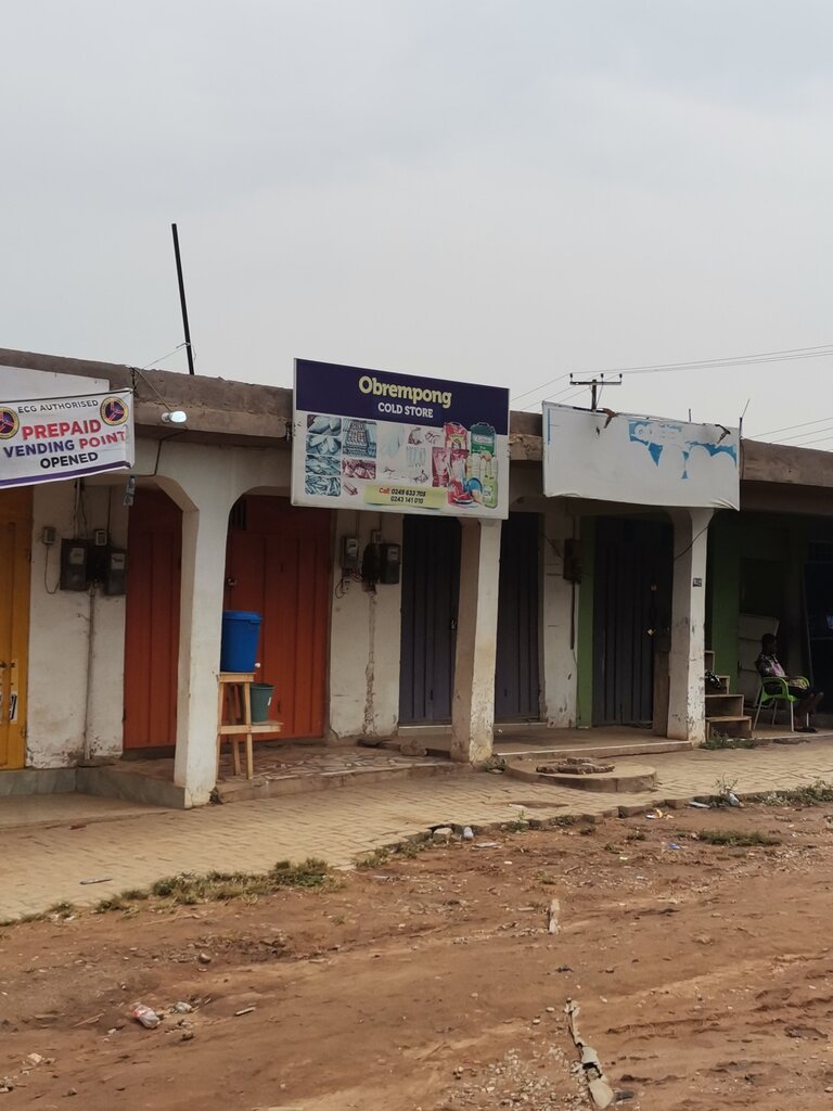 Balık ve deniz ürünleri Obrempong Cold Store, Kotei, Kumasi, foto