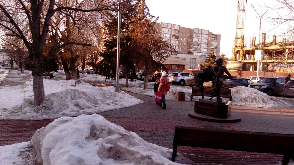 Meydan Сквер Альфреда Шнитке, Engels, foto