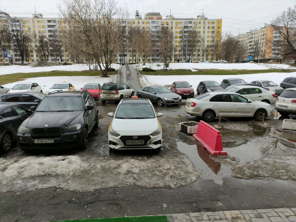 Otoparklar Parking lot, Moskova, foto