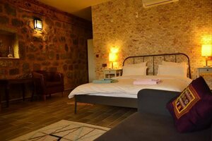 Attalos Suites Hotel (İzmir, Bergama, Kurtuluş Mah., Kayalık Sok., 5), otel  Bergama'dan