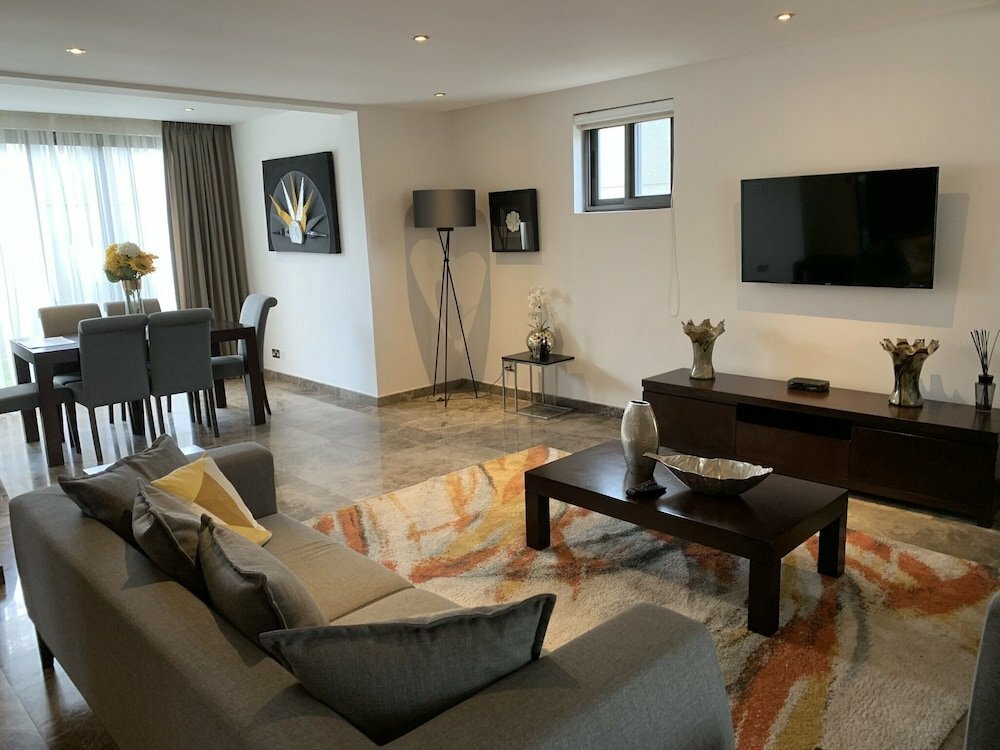 Otomobil satış galerileri Bentley Place, Akra, foto