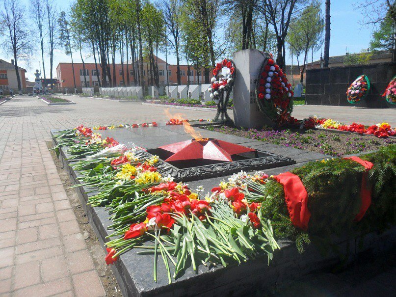Anıt, heykel Bust of Marshal Baghramyan, Gorodok, foto