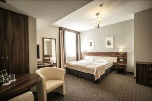 Hotel Europa Business & SPA (Województwo świętokrzyskie, Starachowice, ulica Radomska, 76), otel  Starachowice'den