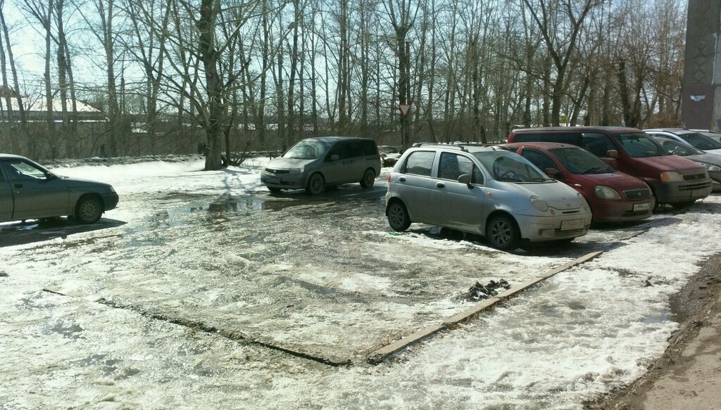Otoparklar Parking lot, Omsk, foto