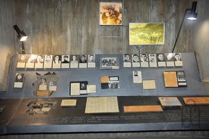 Muzey-pamyatnik zashchitnikam perevalov Kavkaza (posyolok gorodskogo tipa Ordzhonikidzevskiy, Shosseynaya ulitsa), müzeler ve sanat galerileri  Karaçay‑Çerkez Cumhuriyeti'nden