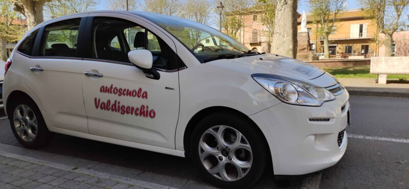 Sürücü kursları Autoscuola Valdiserchio, Toskana, foto