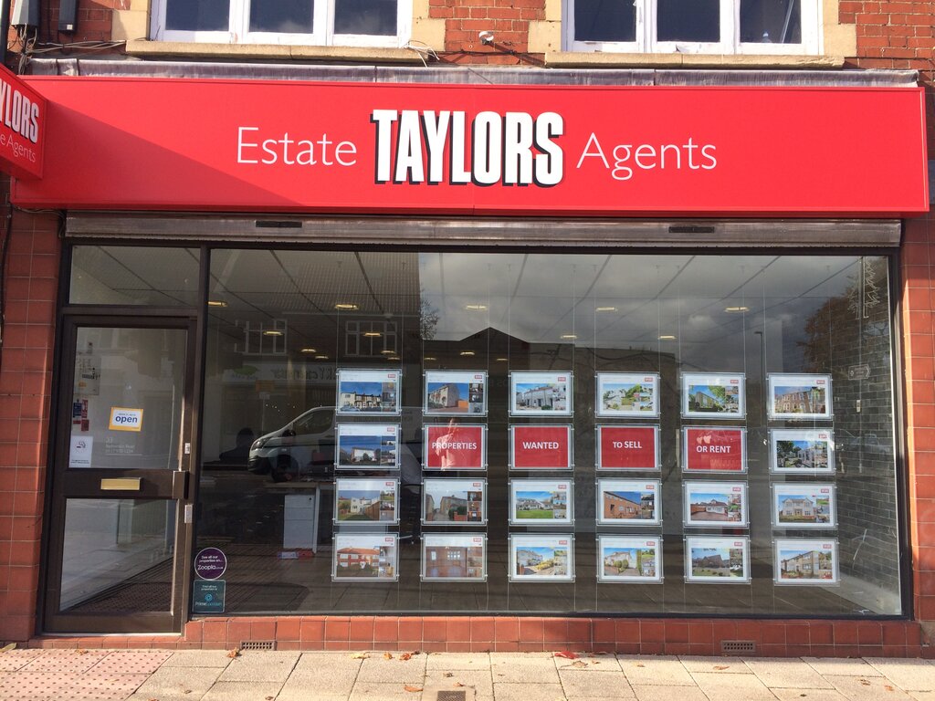 Arazi dizisi Taylors Sales and Letting Agents Downend, İngiltere, foto