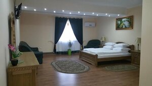 Four Inns (Ukraine, Kamianets-Podilskyi, Galitskiy Shlyah 4), otel  Çernivtsi'den