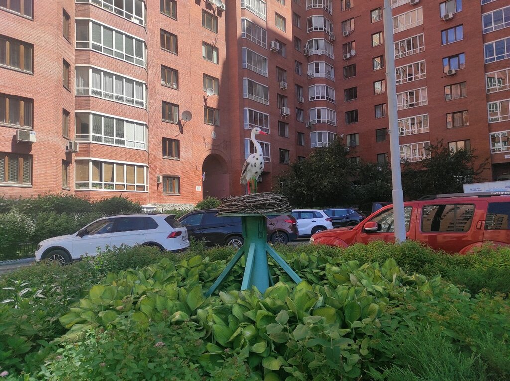 Park, sokak heykeli Аист в гнезде, Yekaterinburg, foto