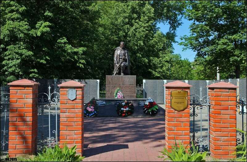 Anıt, heykel Братская могила, Gomelskaya oblastı, foto