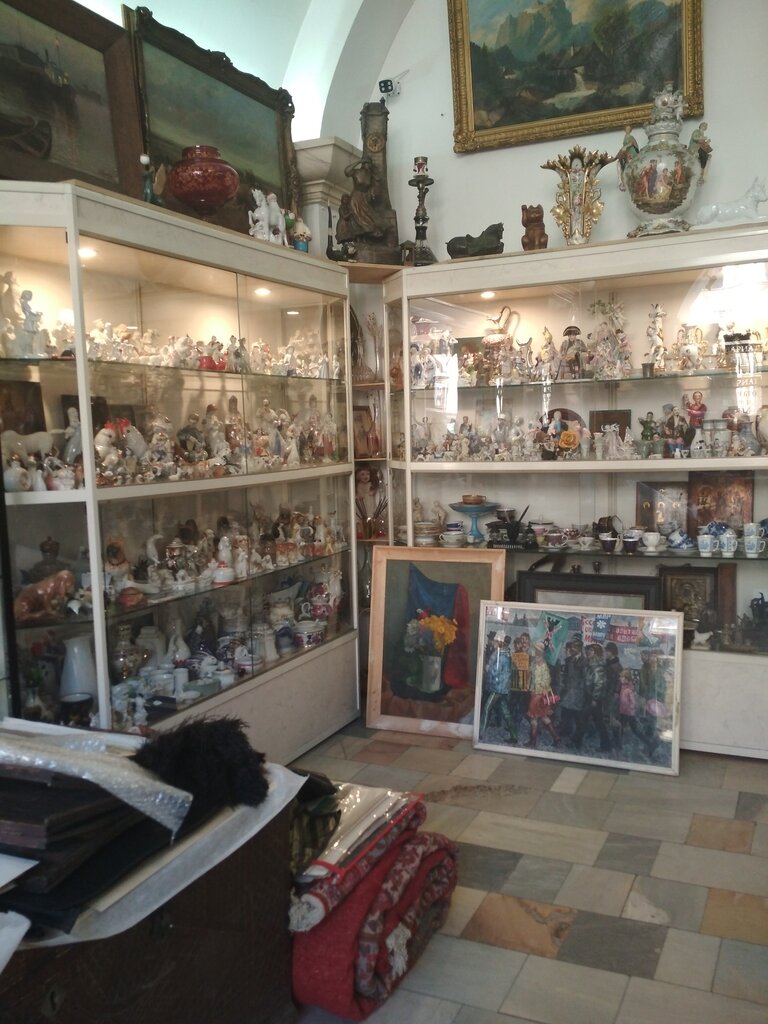 Antikacı dükkanları Antikvarny salon Kamilla, Saint‑Petersburg, foto