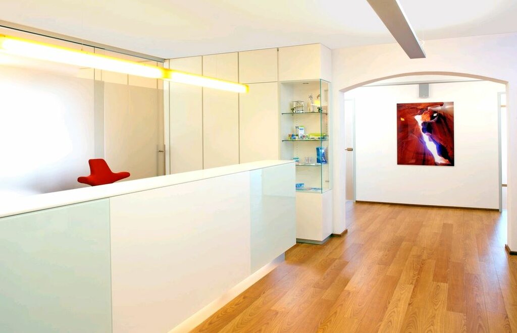 Özel ağız ve diş sağlığı klinikleri ve muayenehaneleri Gemeinschaftspraxis für Zahnheilkunde Dr. Adrian Hartmann u. Dr. Melanie Hartmann-Redlich, Deggendorf, foto