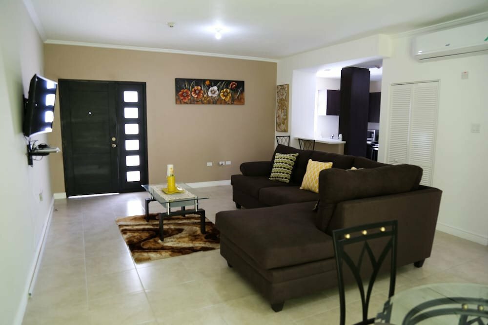 Otel Secure New Kingston Condo, Kingston, foto