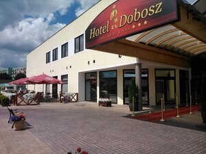 Dobosz (West Pomeranian Voivodeship, Powiat Policki, Police), otel  Police'den