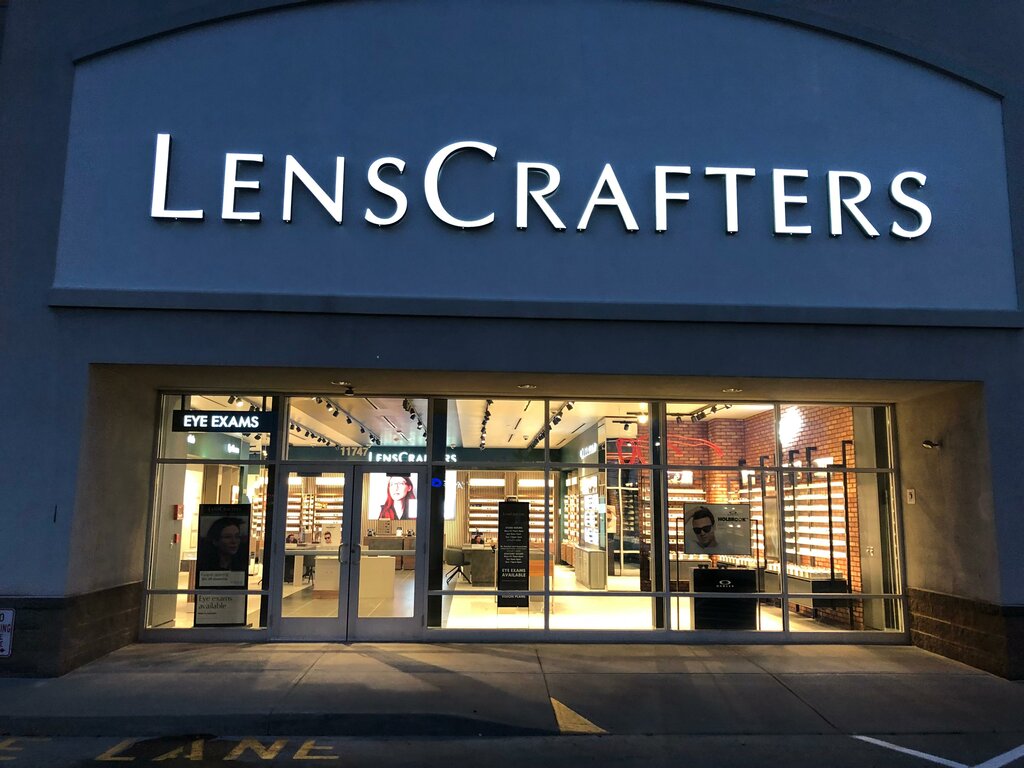 Giyim mağazası LensCrafters, Ohio Eyaleti, foto