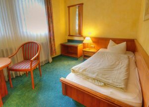 Meister Bär Vogtland (Saxony, Vogtlandkreis, Reichenbach im Vogtland, Goethestraße), otel  Reichenbach im Vogtland'dan