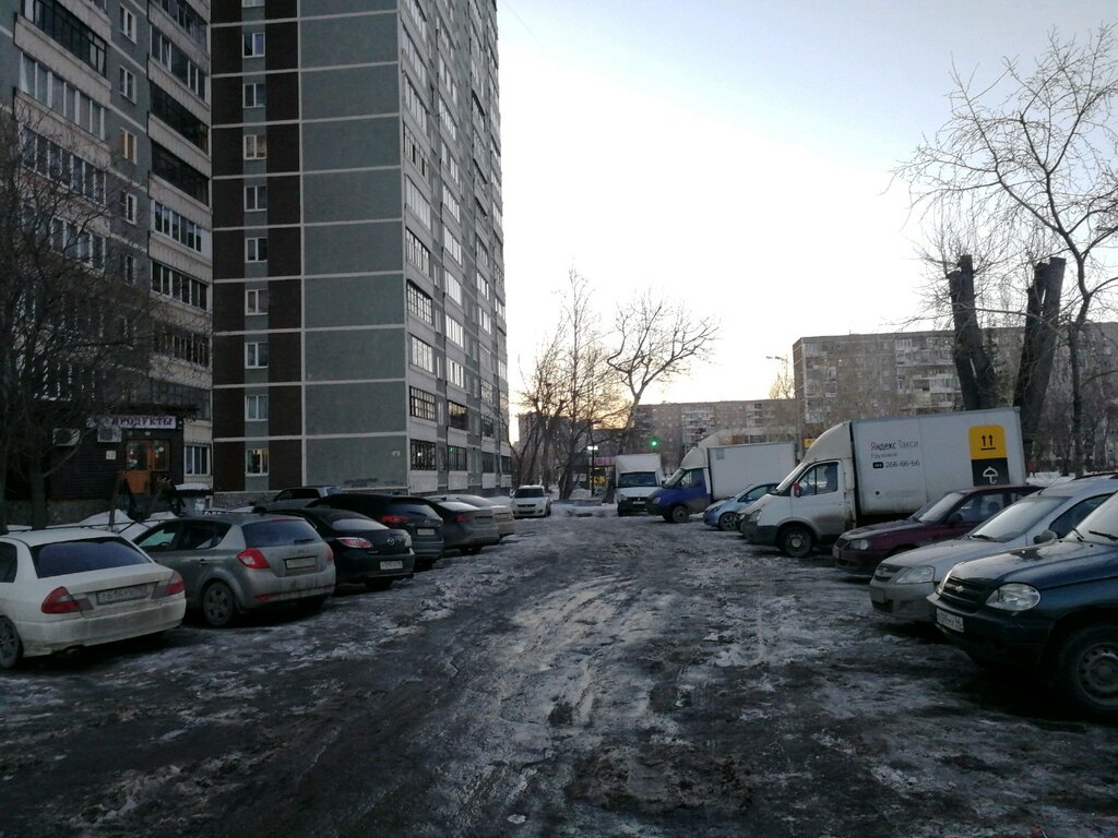 Otoparklar Parking lot, Yekaterinburg, foto