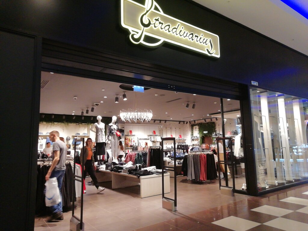 Giyim mağazası Stradivarius, Orenburg, foto
