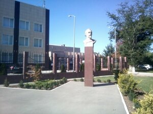 Феликс Эдмундович Дзержинский (улица Белова No:3А, село Мирное), anıt, heykel  Kırım Cumhuriyeti'nden