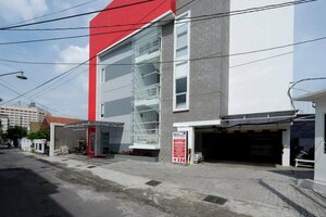 RedDoorz near Plaza Simpang Lima (Central Java, Semarang, Kecamatan Semarang Tengah, Kelurahan Karangkidul), otel  Semarang'dan