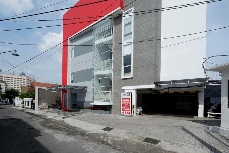 Otel RedDoorz near Plaza Simpang Lima, Semarang, foto