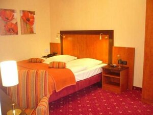 Hotel Strandhalle (Strandweg No:2, Schleswig), otel  Schleswig'den
