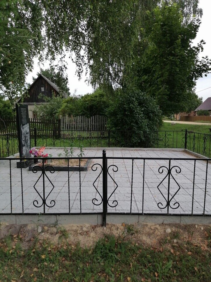 Anıt, heykel Братская могила № 098, Kalujskaya oblastı, foto