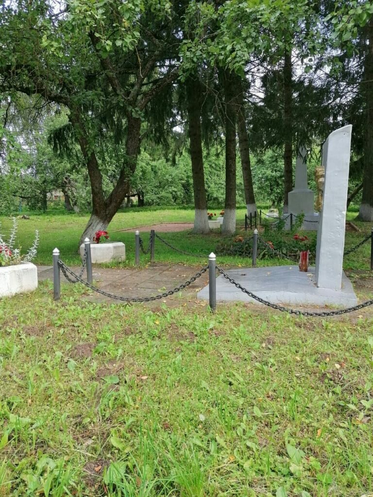Anıt, heykel Обелиск на месте гибели комсомолки-партизанки А.И. Новиковой, Smolenskaya oblastı, foto